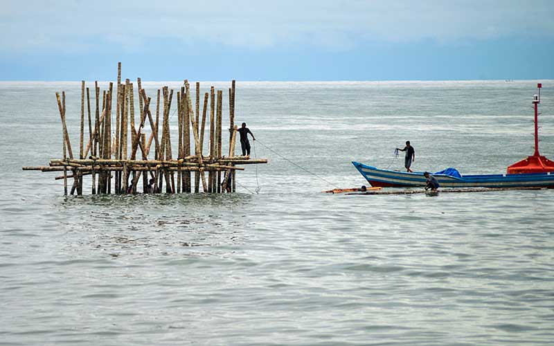 Pembangunan Rambu Suar di Perairan Muara Pantai Padang - Bisnis.com