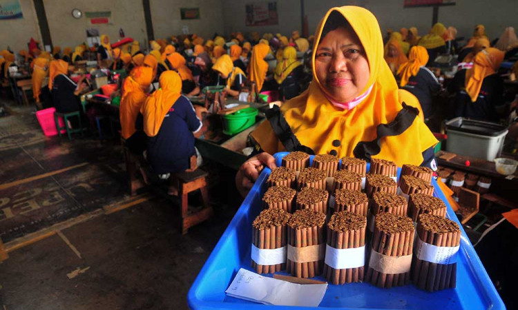 Industri Rokok Kecil Mulai Bergeliat Setelah Terpuruk Akibat Pandemi Covid-19