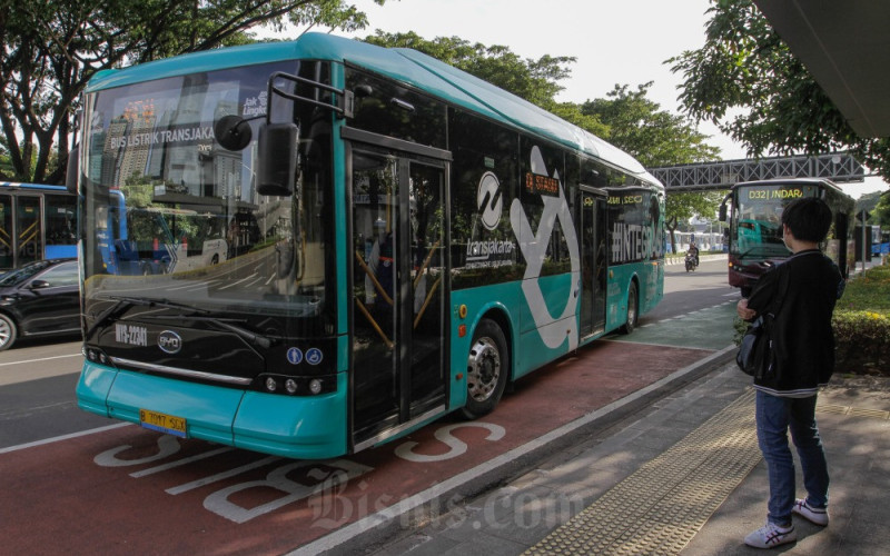 TransJakarta Targetkan Pengadaan 100 Bus Listrik - Bisnis.com