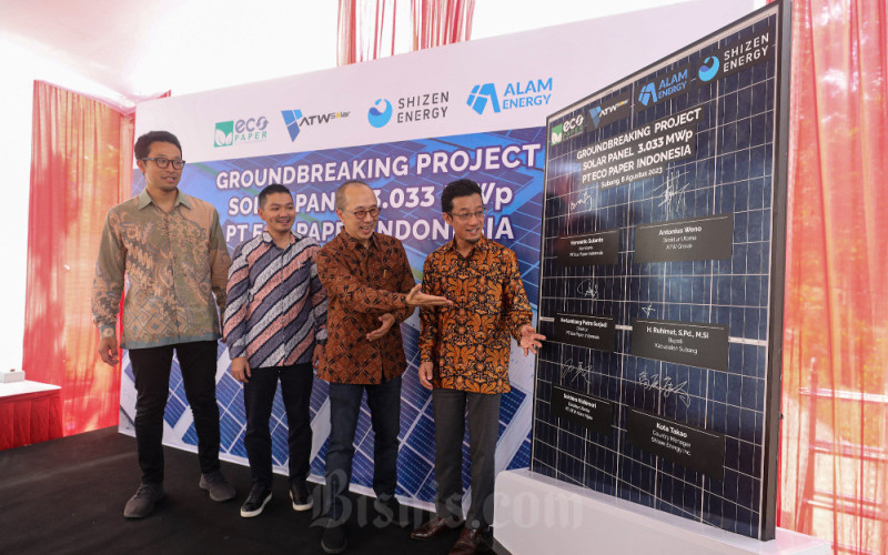 Pemasangan Panel Surya Berkapasitas 2.500 kVa di Atap Pabrik PT Eco ...