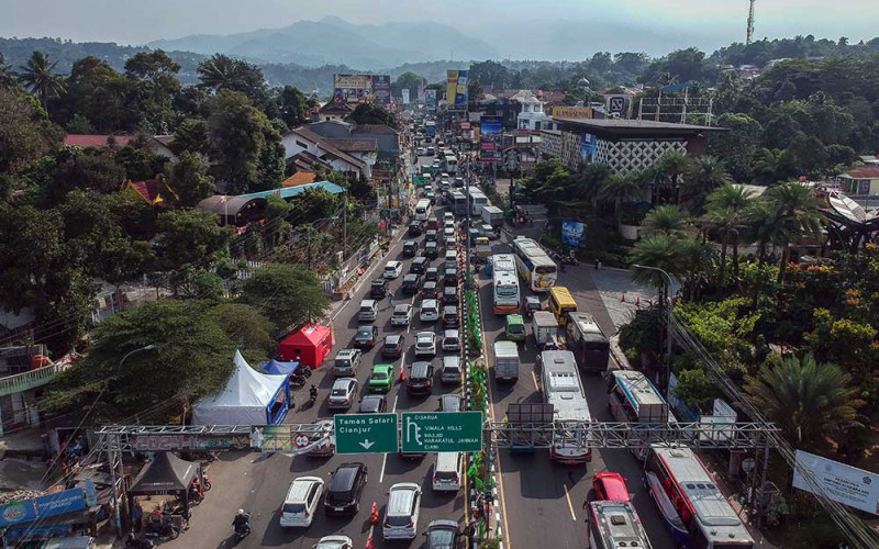 Kepadatan Jalur Wisata Puncak Saat Libur Panjang Natal 2023