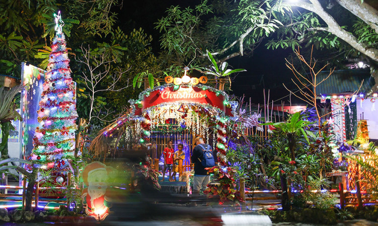 Dekorasi Pondok Menjelang Natal Di Manokwari