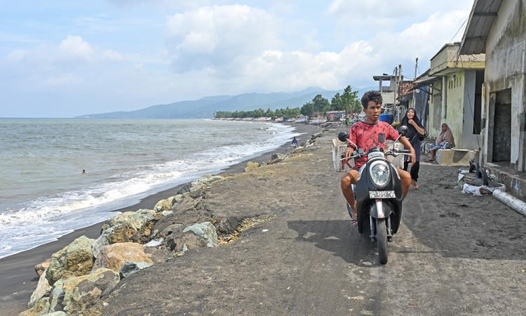 Waspada Banjir Rob di Pesisir NTB
