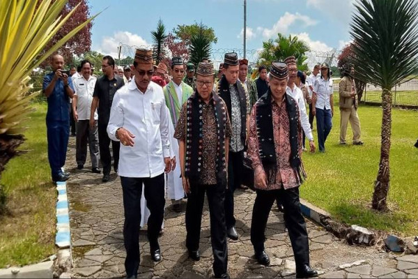 Penahbisan Uskup Ruteng Digelar di Tengah Wabah Virus Corona Covid-19 Penahbisan Uskup Ruteng Digelar di Tengah Wabah Virus Corona Covid-19