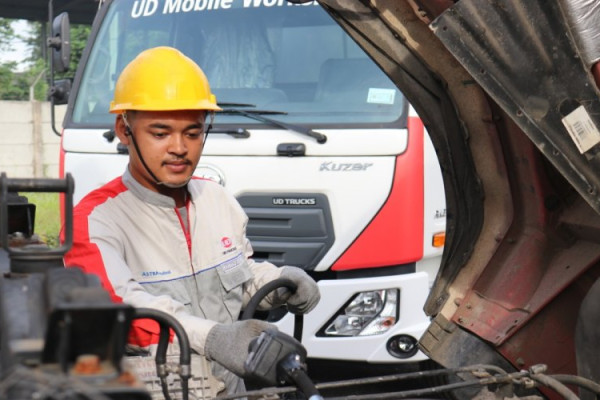 Astra UD Trucks Hadir di Blibli, Tokopedia, dan Seva.id