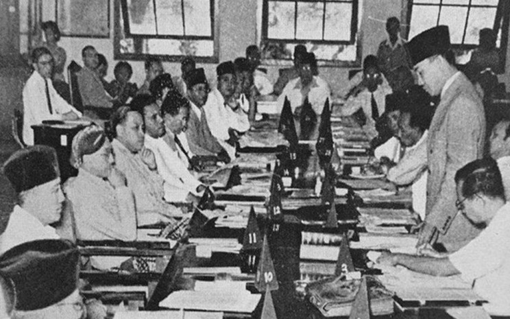 Sejarah 18 Agustus, UUD 1945 Disahkan