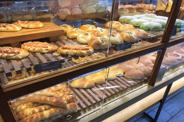 Syarat dan Cara Beli Franchise BreadTalk, Toko Roti yang Populer di ...