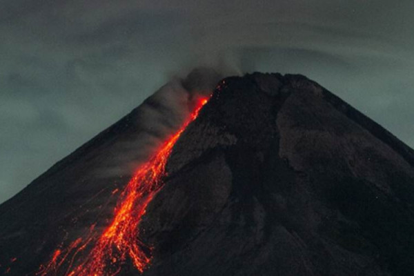 Sejarah 26 Oktober, 12 Tahun Meletusnya Gunung Merapi dan Meninggalnya ...