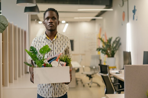 Apa itu PHK? Ini Penyebab, Aturan, Jenis, dan Kompensasinya