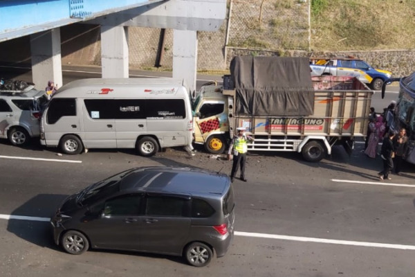 6 Orang Tewas, Begini Kronologi Kecelakaan Beruntun Tol Semarang-Solo