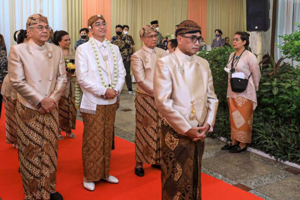 Menhub Budi Karya Pimpin Pasrah Temanten Akad Nikah Putra Komisaris Sahid Group