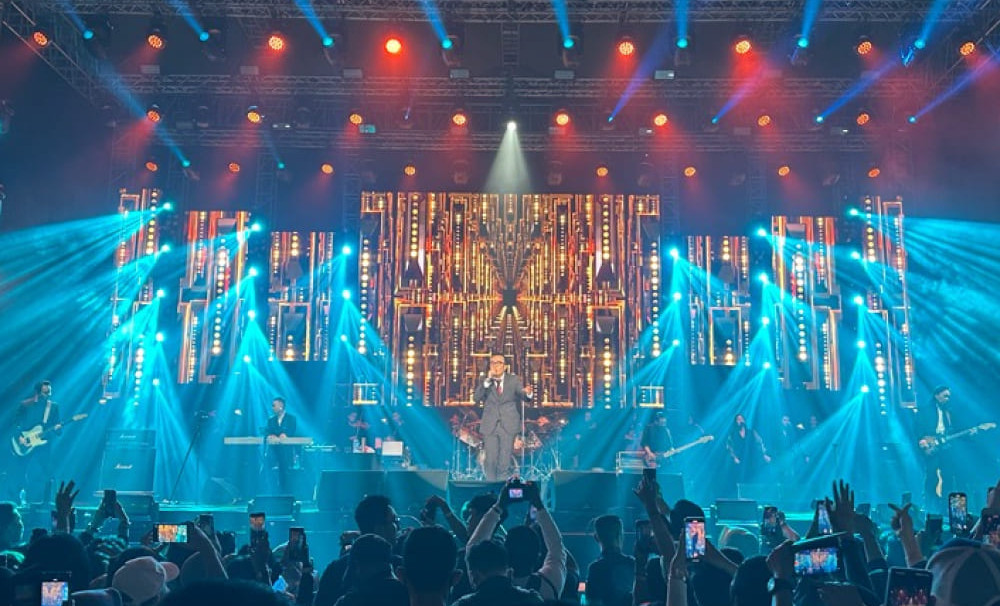 Ari Lasso Sukses Menghibur GoodFelass di Edutorium UMS Solo