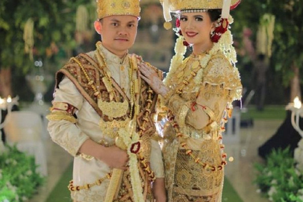 Keunikan Pakaian Adat Lampung Pepadun dan Saibatin
