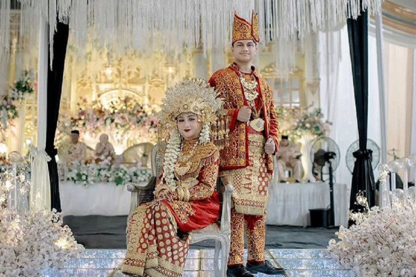 Pakaian Adat Jambi Pria dan Wanita Lengkap dengan Aksesorisnya