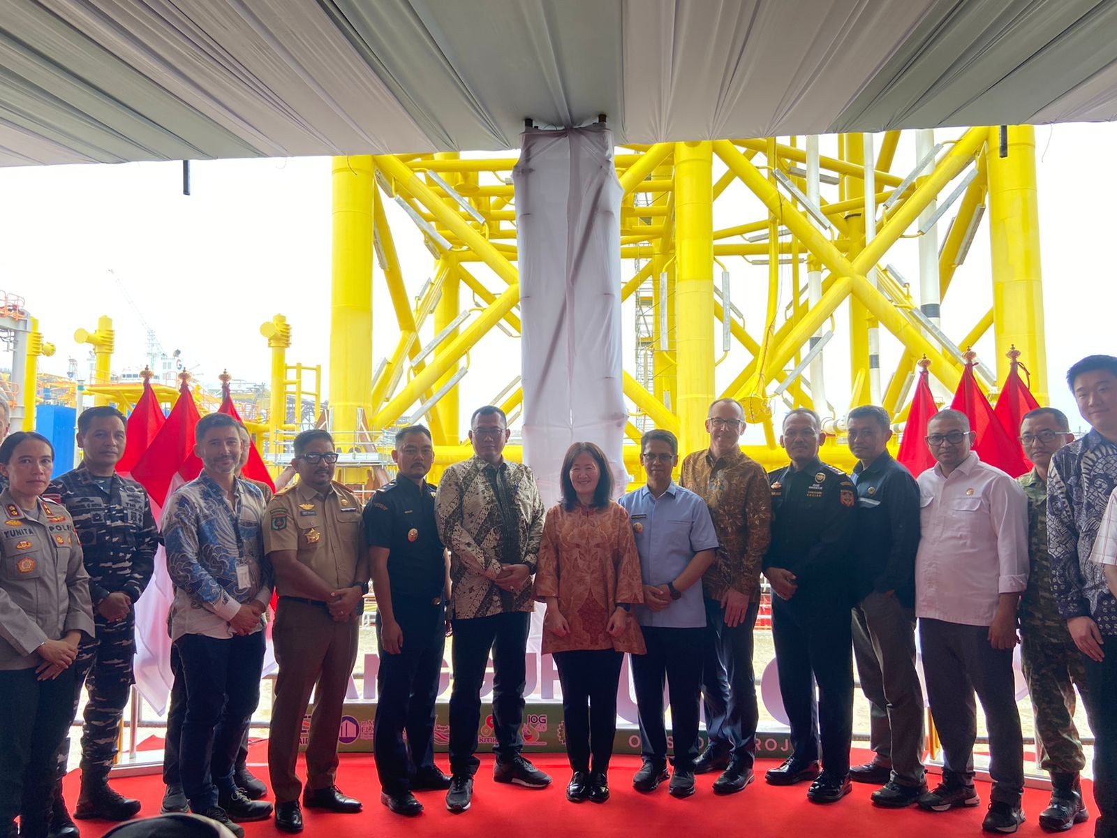 Jacket Ubadari Proyek Tangguh UCC Dilayarkan dari Karimun Menuju Papua ...