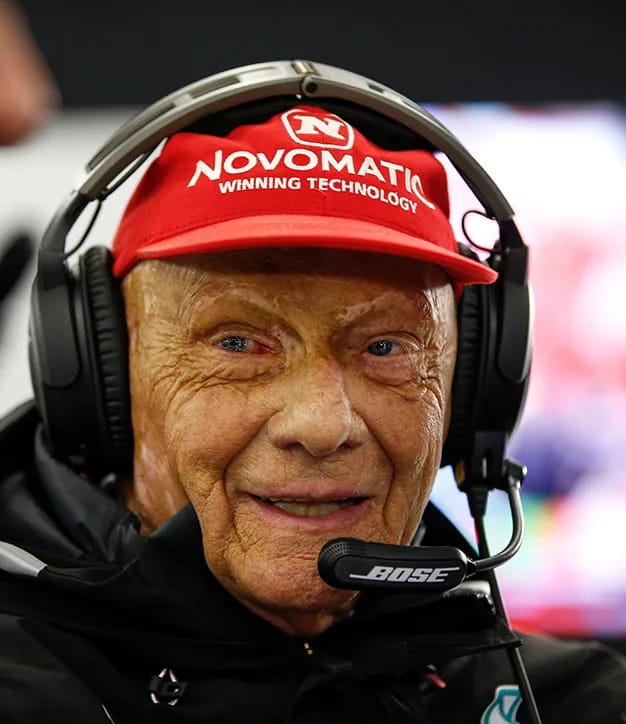 Logo Bintang Merah Penghormatan Mercedes untuk Legenda F1 Niki Lauda